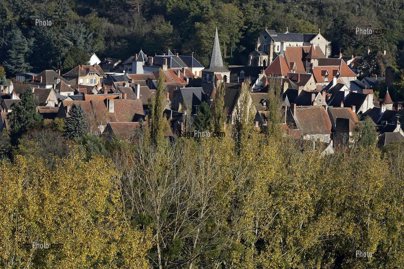 photo de LE VILLAGE FORTIFIE D'HERISSON, ALLIER (03), FRANCE