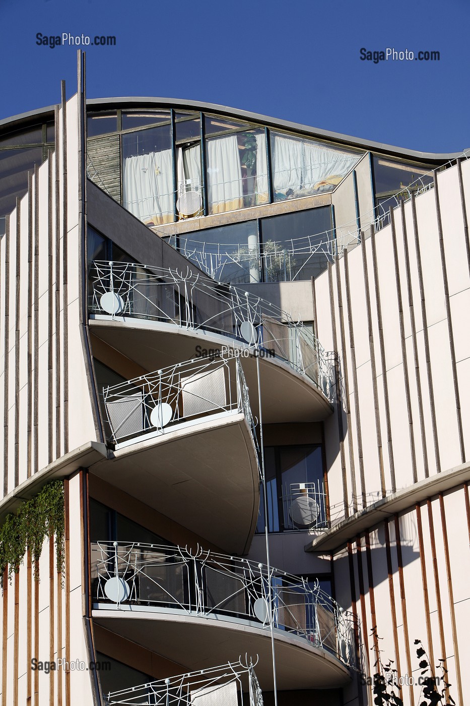 photo de FACADE D'IMMEUBLE CONTEMPORAIN, QUARTIER DE SCHONEBERG, BERLIN ...