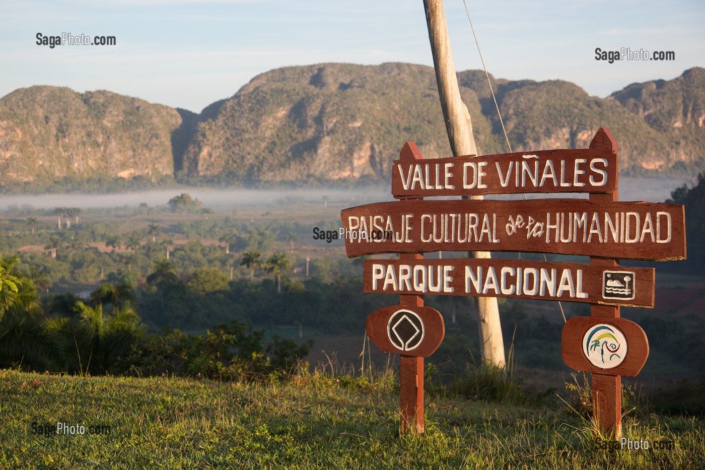 photo de PANNEAU EN BOIS A L'ENTREE DU PARC NATIONAL (PARQUE NACIONAL ...