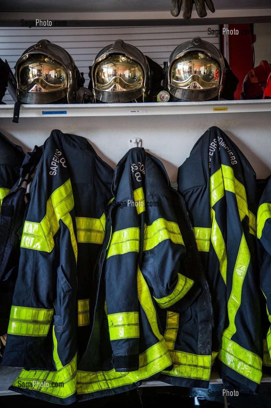 photo de TENUES DE SAPEURS POMPIERS