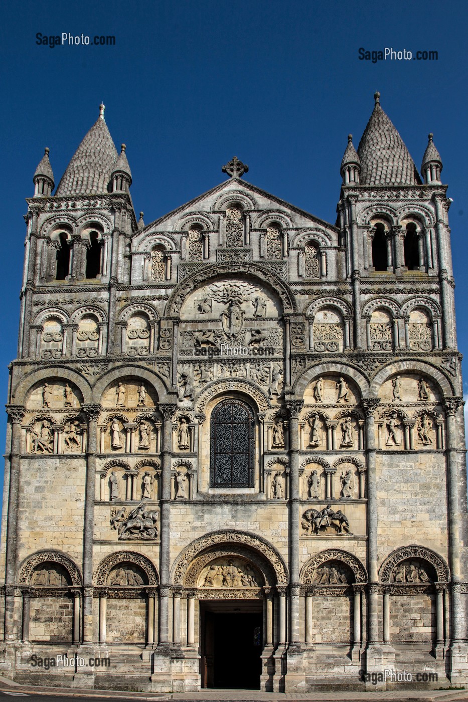photo de FACADE DE LA CATHEDRALE SAINT-PIERRE D'ANGOULEME, XIIEME ...