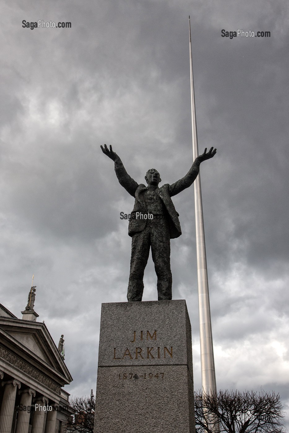 photo de STATUE DE JIM LARKIN DEVANT LA FLECHE THE SPIRE, O'CONNELL ...