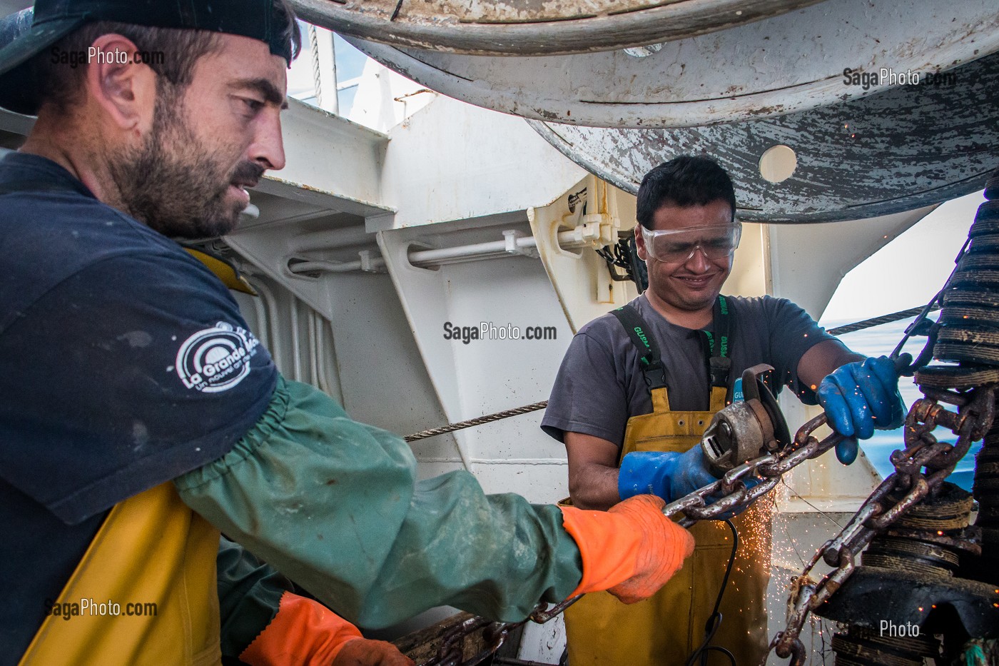 photo de ENTRETIEN DES FILETS EN CHAINE DE TRAINE (CHALUTS DE FOND ...