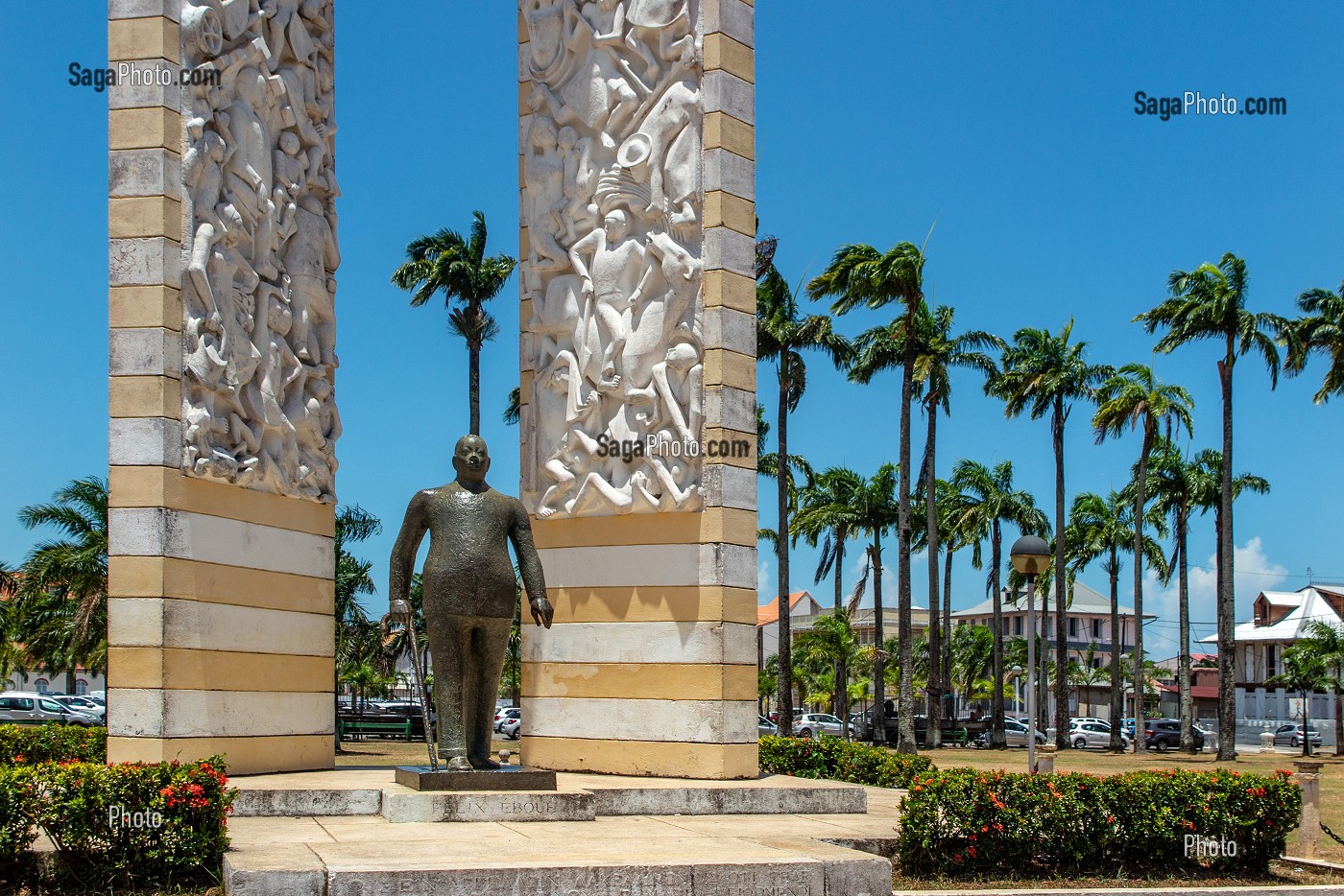 photo de STATUE DE FELIX EBOUE, PLACE DES PALMISTES, CAYENNE, GUYANE ...