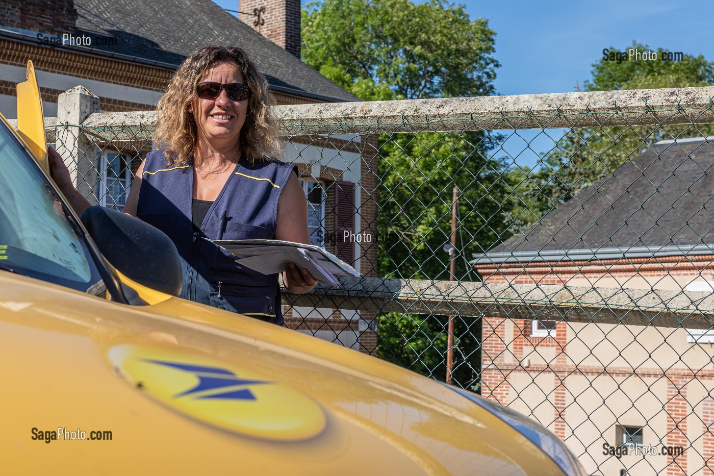 photo de FACTRICE QUI SA TOURNEE, RUGLES, EURE, NORMANDIE, FRANCE, EUROPE