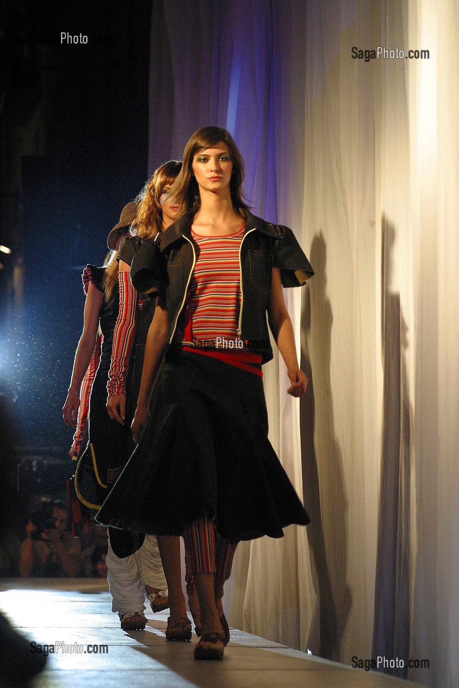 photo de DEFILE DE MODE DANS LES RUES DU QUARTIER DE BAIRRO ALTO ...