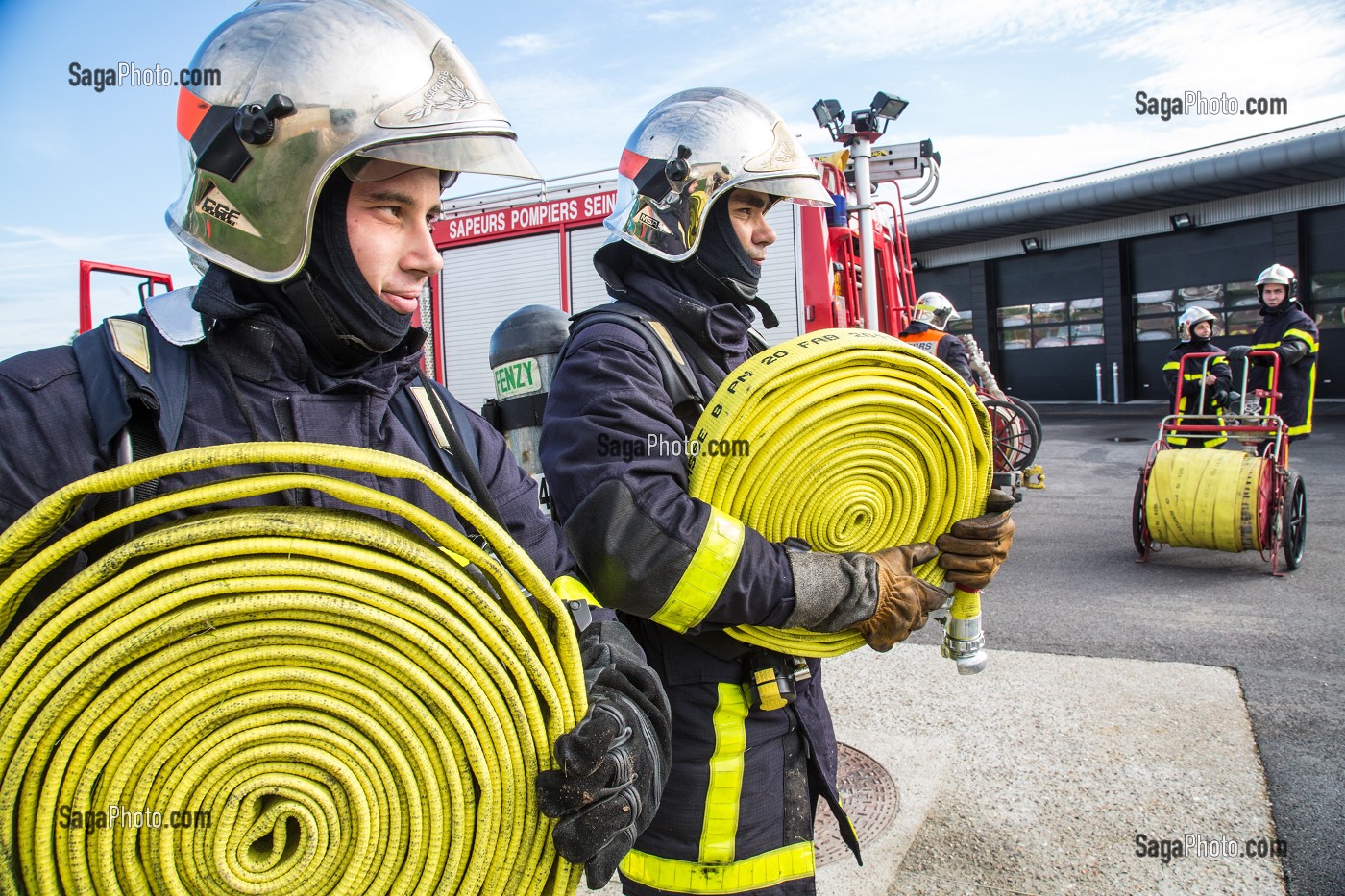 photo de MANOEUVRE DE LA GARDE DE SAPEURS-POMPIERS, CENTRE D'INCENDIE ...
