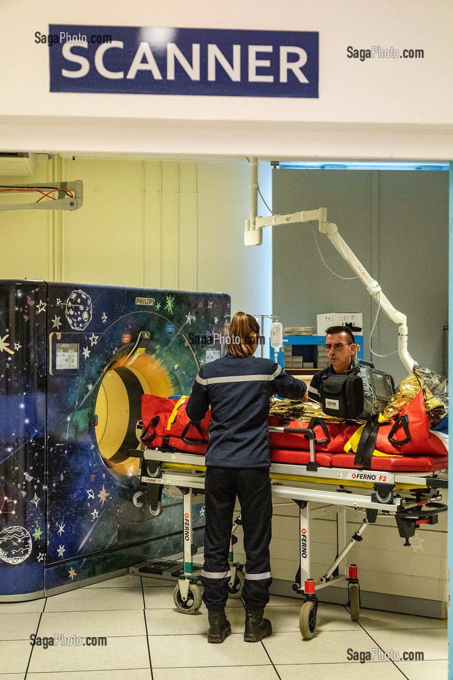 photo de PRESENTATION DE LA VICTIME AU SCANNER DE L'HOPITAL, SECOURS ...