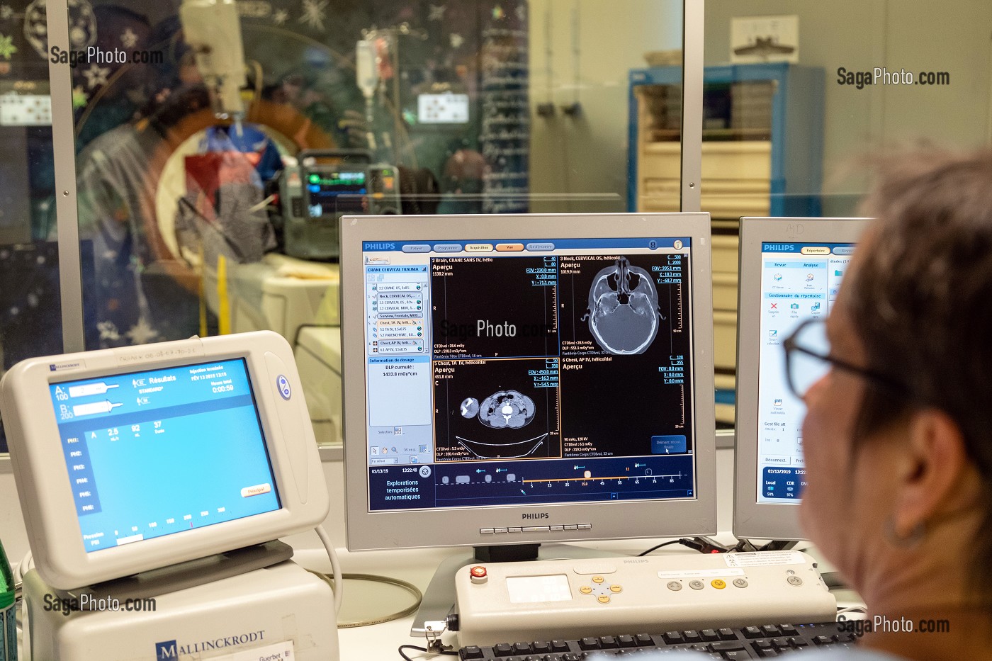 photo de PRESENTATION DE LA VICTIME AU SCANNER DE L'HOPITAL, SECOURS ...